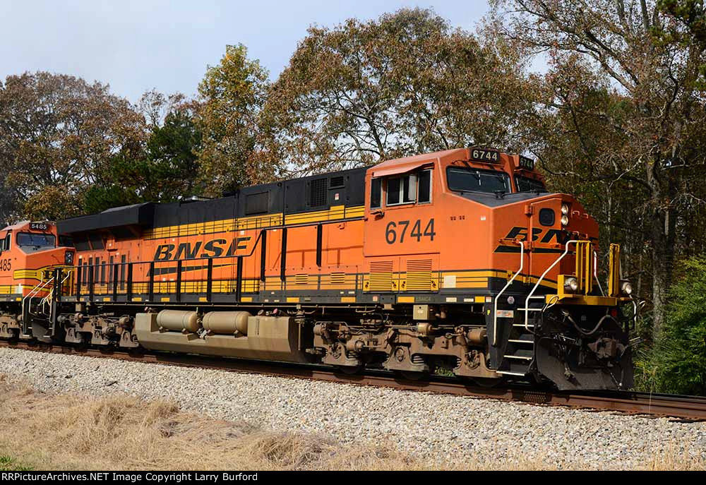 BNSF 6744